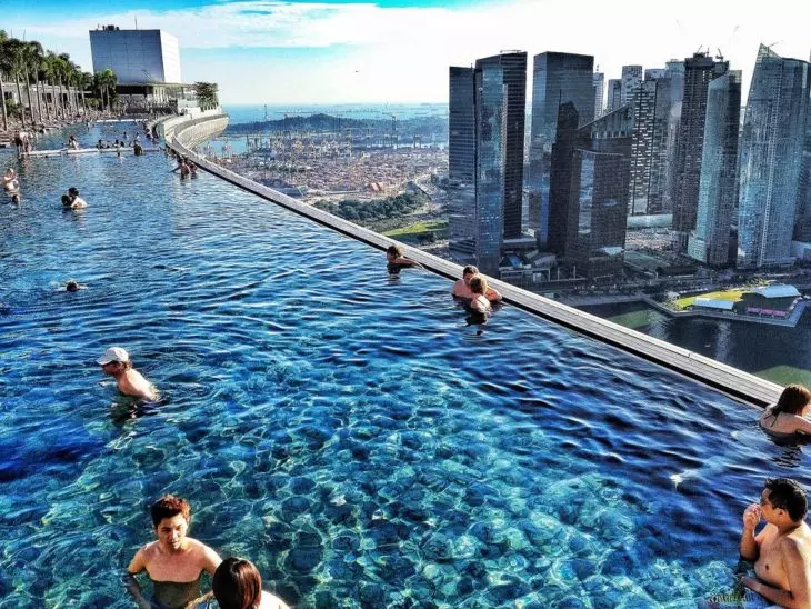 Želim ići tamo: smiješni beskonačni bazen Marina Bay Sands 29321_1
