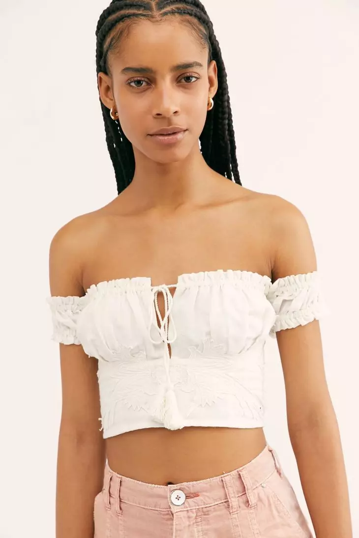 9 trendy off-shoulder tops die perfect zijn voor je zomeroutfit 29487_8