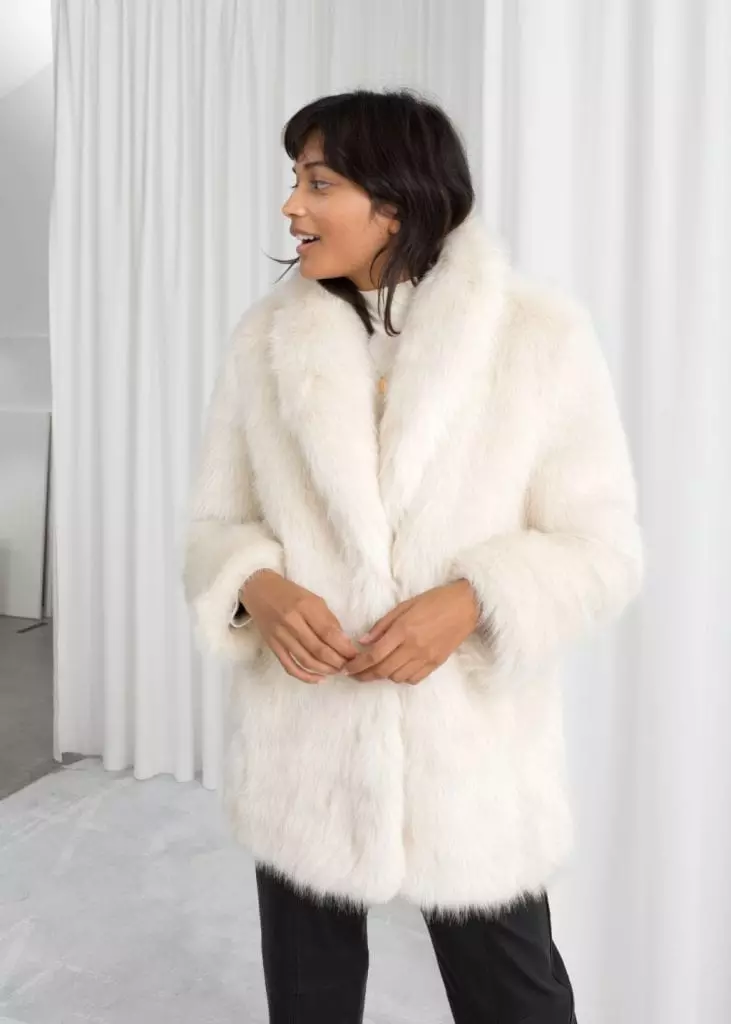 Conas a Chuirtear Faux Fur i gCoimheas le Cótaí Fíorfhionnaidh 29692_2