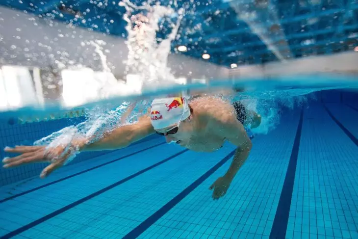 Како да го подобрите вашето здравје со пливање - Водич за 2022 година 2983_1