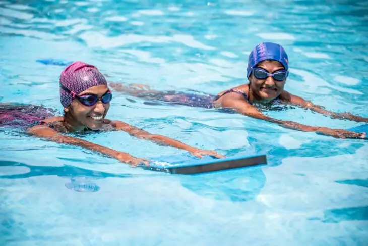 Како да го подобрите вашето здравје со пливање - Водич за 2022 година 2983_4