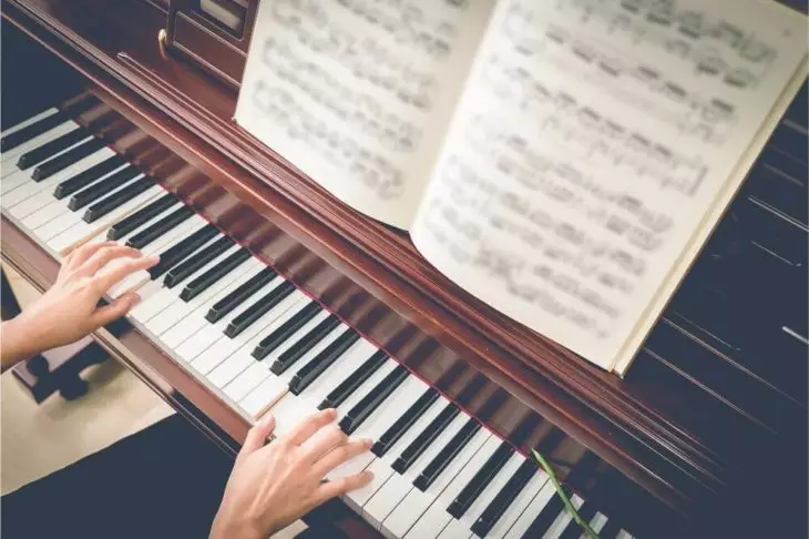 5 paprasti žingsniai, kaip išmokti groti pianinu 31149_1