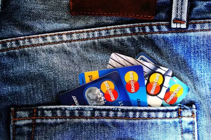 मनी 101: नकद के साथ भुगतान कब करें, क्रेडिट कार्ड का उपयोग कब करें और वित्त कब करें 32017_2