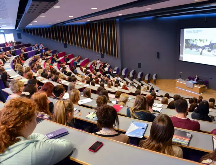 Hoe hebben business schools de veranderende wereldwijde trends bijgehouden? 32160_1