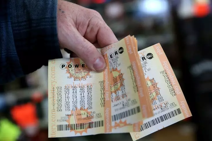 Ag Smaoineamh ar Powerball a Imirt? Seo é Cad Ba Chóir duit a fhios 32380_2