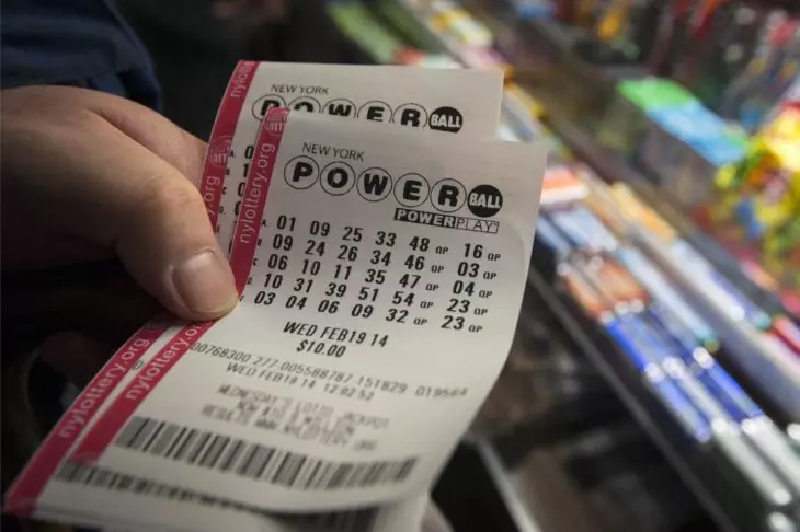 Denkt drun Powerball ze spillen? Hei ass wat Dir Wësse Sollt 32380_7