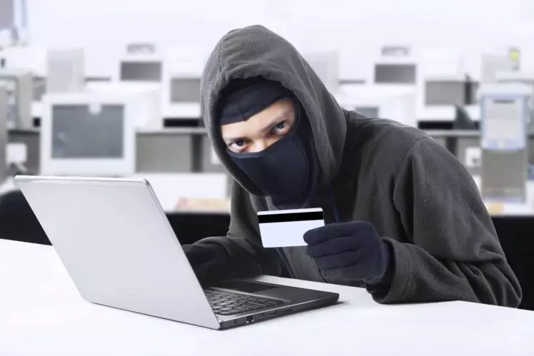 Mi az online személyazonosság-lopás?