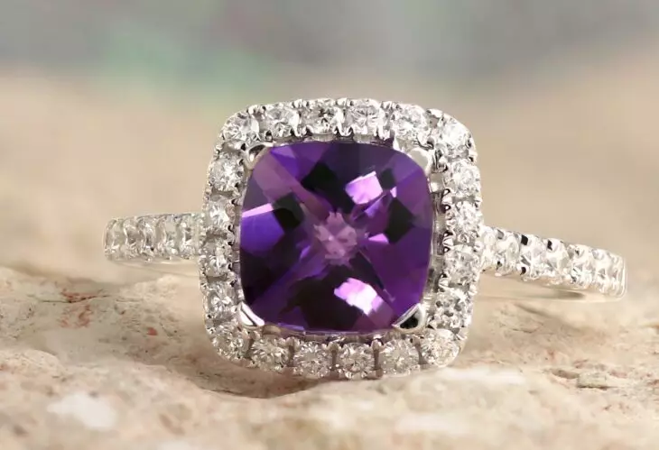 Amethyst Jewelry: Txhua Yam Koj Yuav Tsum Paub 3287_2