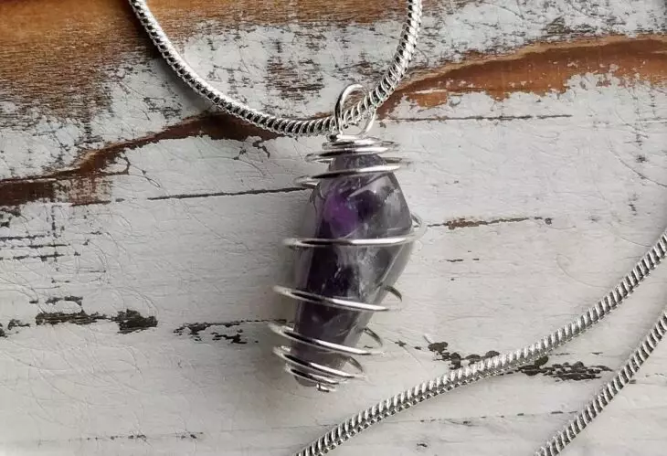 ເຄື່ອງປະດັບ Amethyst: ທຸກຢ່າງທີ່ເຈົ້າຕ້ອງການຮູ້ 3287_4