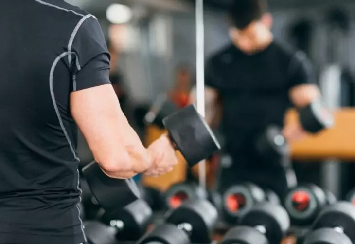 Kakšno težo dumbbells naj uporabim? 33348_1