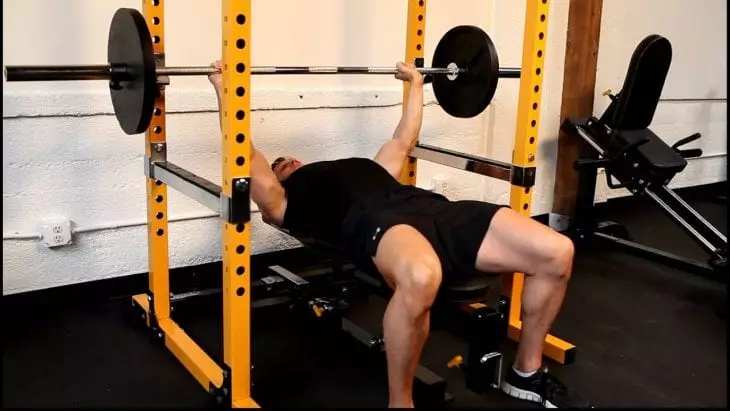 Déi Bescht Power Rack Übunge fir dee Beschten Workout 33368_2