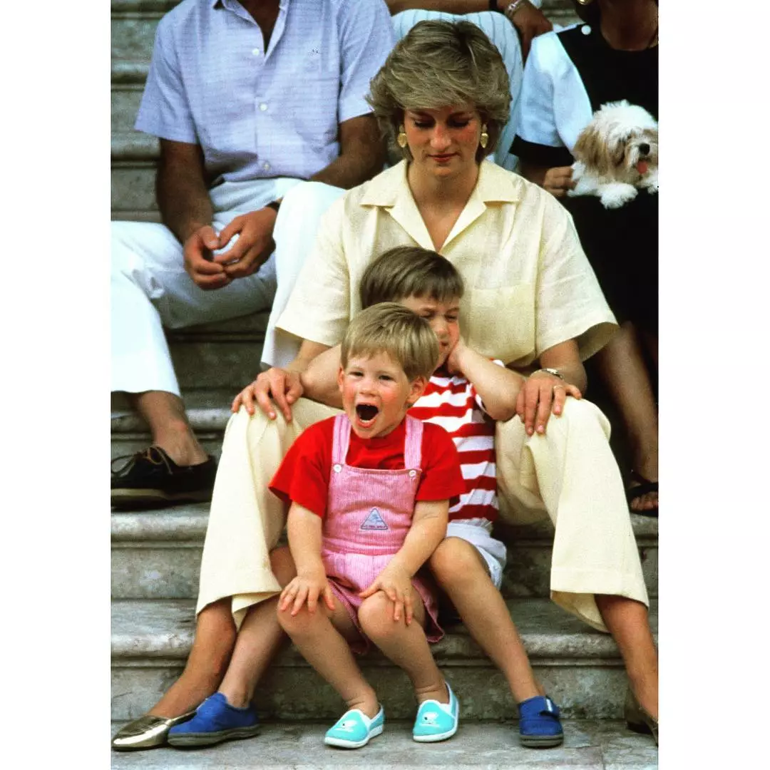 ຄວາມສໍາພັນຂອງ Princess Diana ກັບລູກຂອງນາງ 33422_16