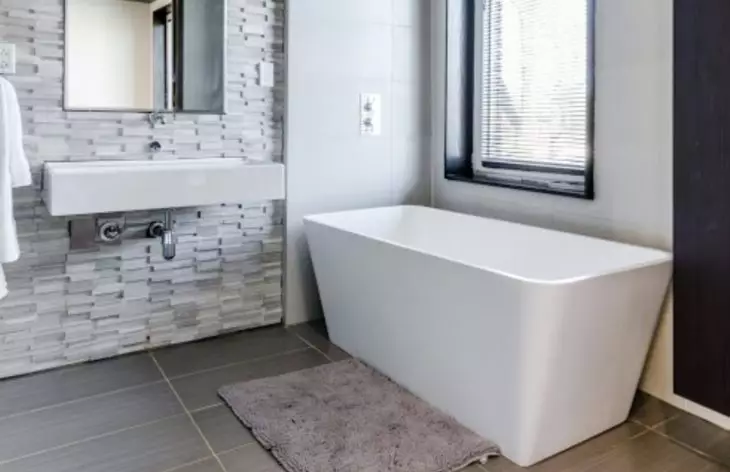 10 populārākie padomi, kā padarīt vannas istabu 2022. gada piecu zvaigžņu viesnīcā 33595_1