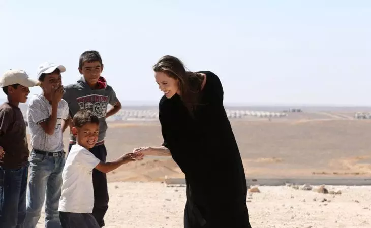 Oto, czego Angelina Jolie nigdy nie zrobiłaby przed swoimi dziećmi 33790_2