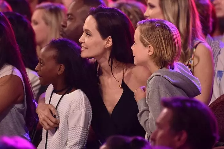 Dit is wat Angelina Jolie nooit zou doen in het bijzijn van haar kinderen 33790_4