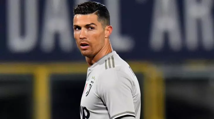 Cristiano Ronaldo futbol jokalari mitikoak 50.000 jarraitzaile faltsu ditu Instagramen! 33924_1