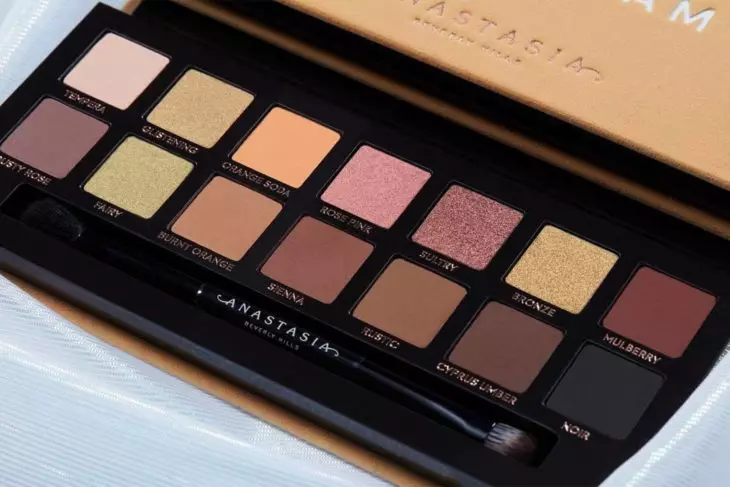 19 Palet Eyeshadow Telanjang Teratas untuk Tampilan 'Tanpa Rias' yang Sempurna 34046_15