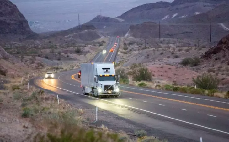 Com conduir amb seguretat al voltant de camions grans 34320_1