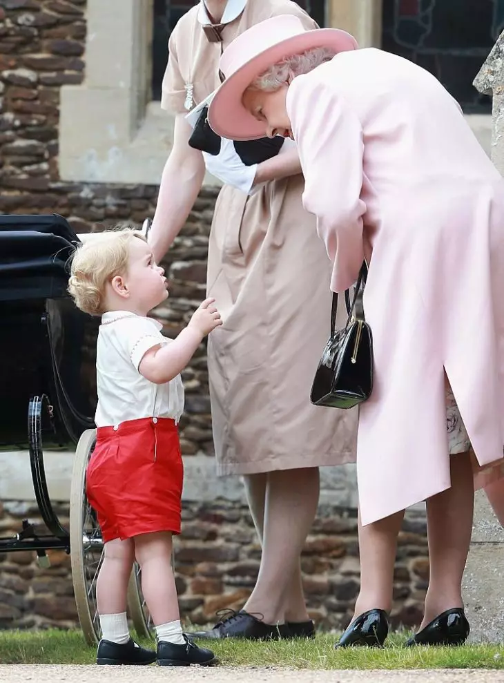 Quel genre d'arrière-grand-mère la reine Elizabeth II va-t-elle être pour Baby Sussex ? 34532_1