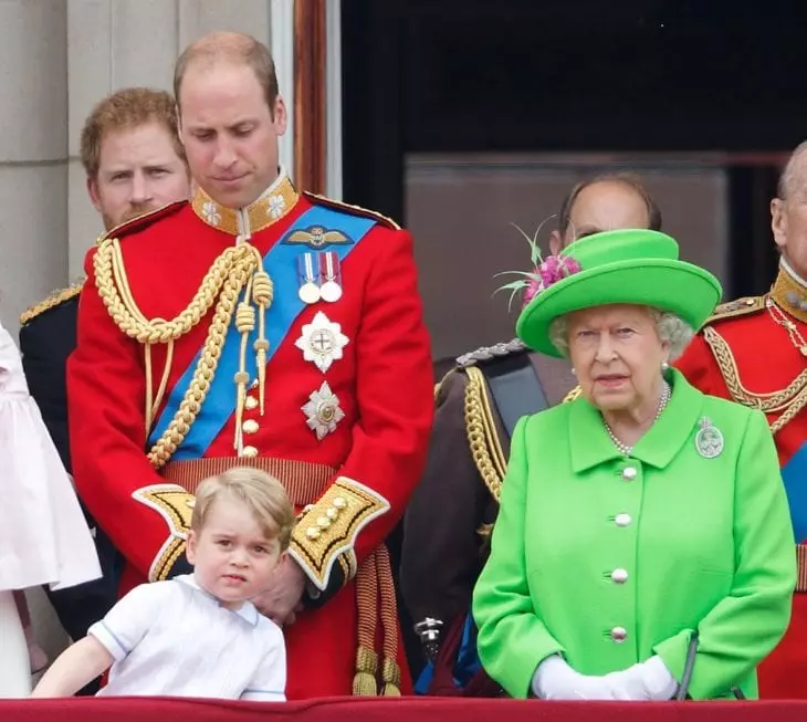 Quel genre d'arrière-grand-mère la reine Elizabeth II va-t-elle être pour Baby Sussex ? 34532_6