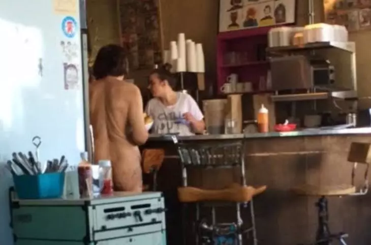 Historia real: le grité a un tipo desnudo en mi cafetería 34551_2