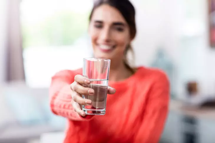 Bêste tips oer hoefolle wetter te drinken op in dei 3509_2