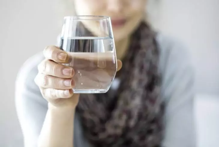 Bêste tips oer hoefolle wetter te drinken op in dei 3509_4