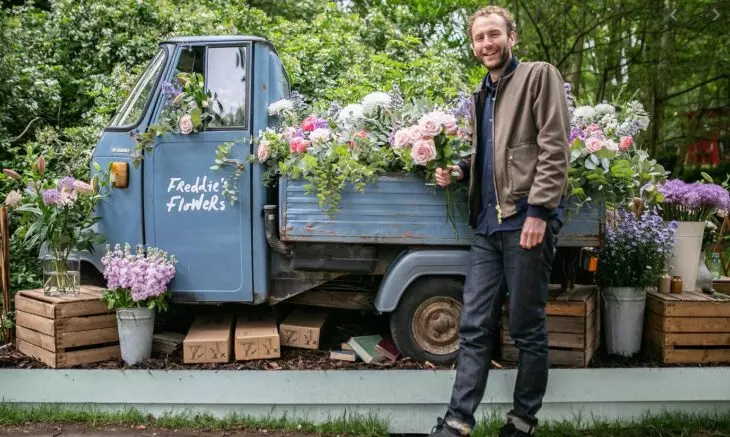 Trochrinnende skientme en wille fan wyklikse blommeleveringen 35351_2