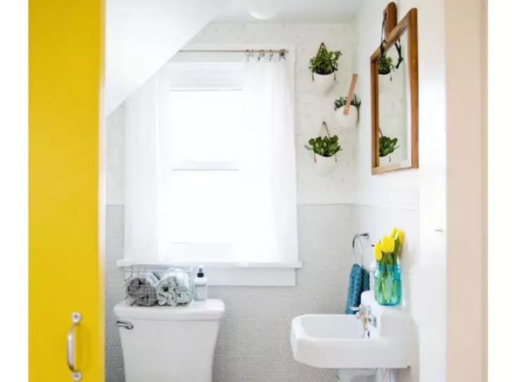 Įkvėpimas namuose: 12 būdų, kaip maksimaliai išnaudoti savo mažytį vonios kambarį 35355_5