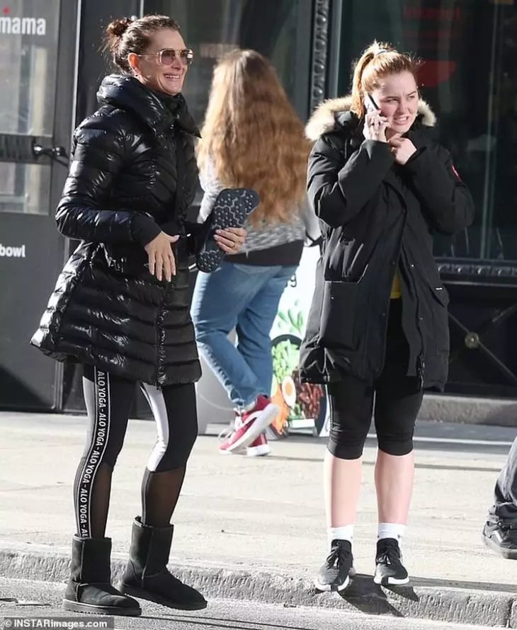 Brooke Shields avvistata a New York mentre prendeva un taxi con sua figlia 35523_1
