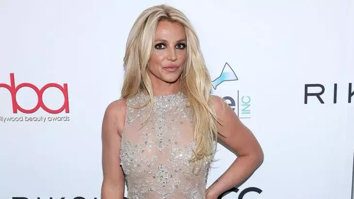 Britney Spears izgleda zgodno u maloj majici za rođendan 35943_1
