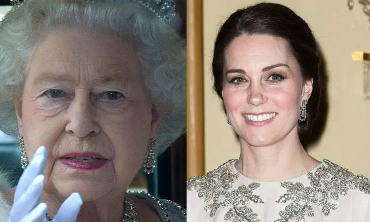 Ето, когато Кейт Мидълтън и други жени от кралското семейство взеха назаем бижута от кралица Елизабет II 36008_18