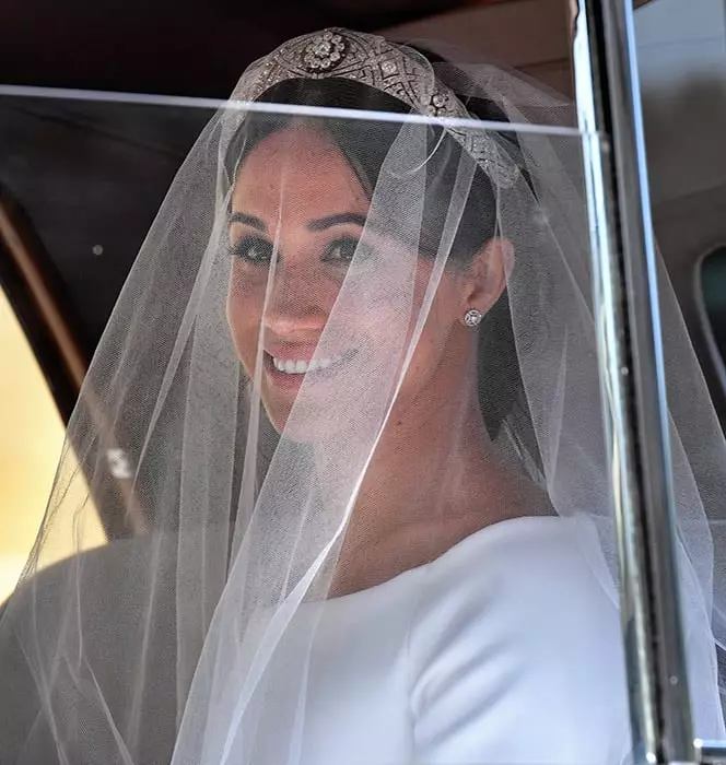 Ieu nalika Kate Middleton sareng awéwé séjén tina kulawarga karajaan nginjeum perhiasan ti Ratu Elizabeth II 36008_3