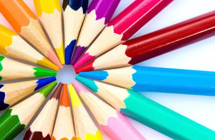 Vantaggi dell'utilizzo di elementi visivi colorati per educare i tuoi figli 3620_1
