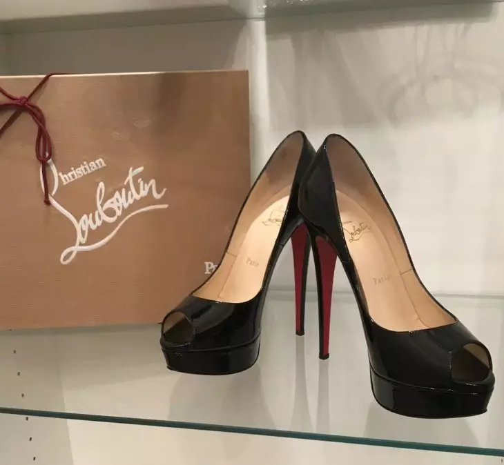 O Louboutins DIY ose Fa'amanuiaga mo le Alamanuia Vali Mumu 36433_1