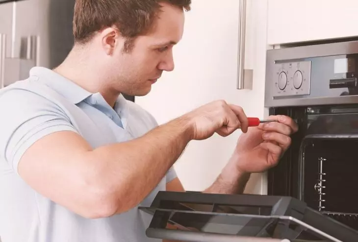 Hoe u een betrouwbare reparatieservice voor huishoudelijke apparaten kiest? 36529_1
