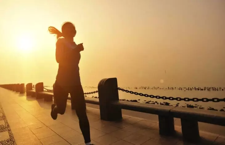 7 ประโยชน์ด้านสุขภาพของการออกกำลังกายตอนเช้า 36532_1