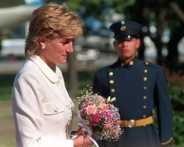 Todo lo que necesita saber sobre la muerte de la princesa Diana: desde su patrimonio neto y testamento, hasta la razón por la que su familia lo cambió en secreto 36569_1