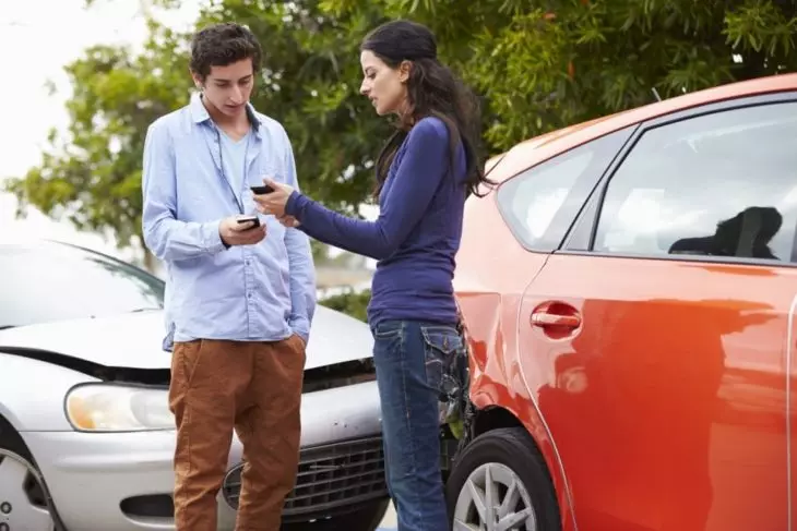 Apa sing kudu ditindakake yen sampeyan nabrak mobil sing diparkir - 2022 Pandhuan langkah demi langkah 36645_3