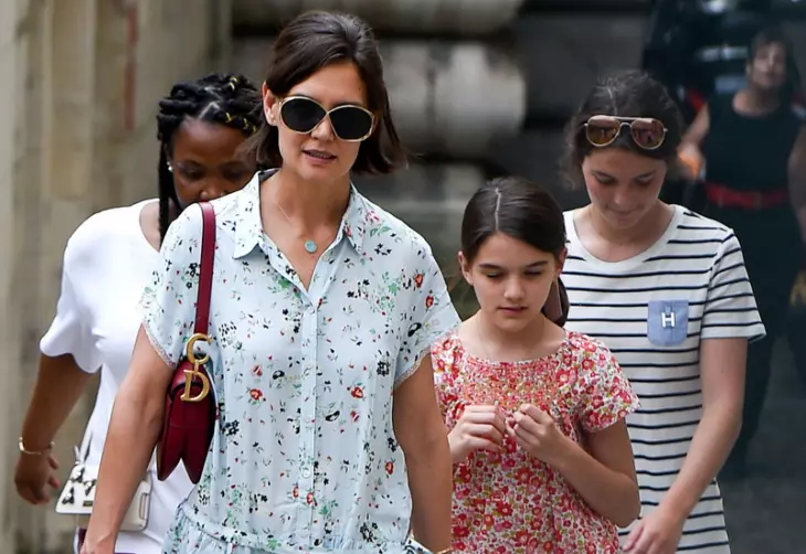 Katie Holmes está adoptando un neno? 36715_1