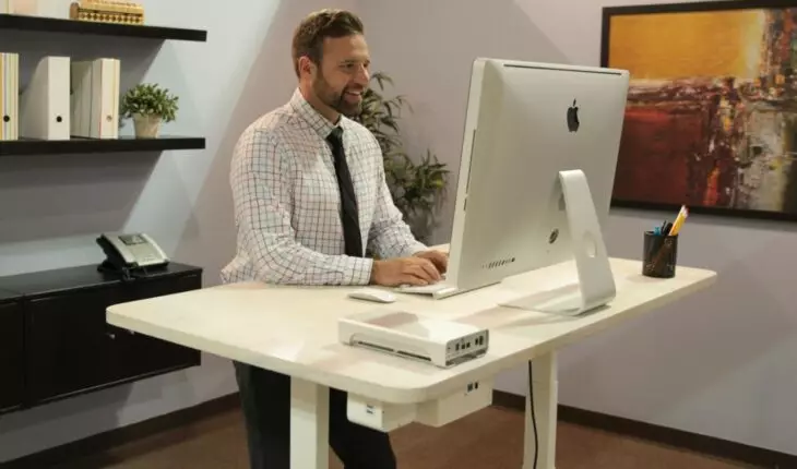 De ganzen Dag sëtzen? Loosst e Smart Desk Ären neie beschte Frënd sinn 36858_5