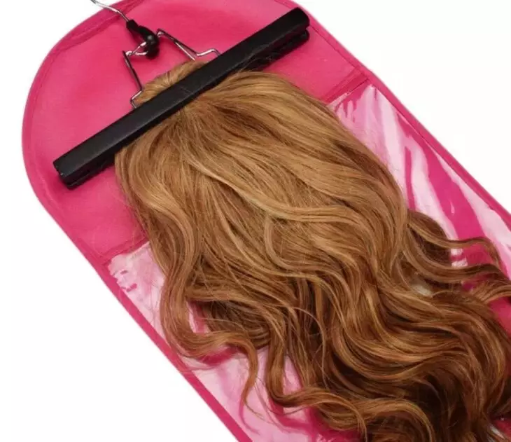 Како безбедно спаковати перике од људске косе када путујете 3687_3