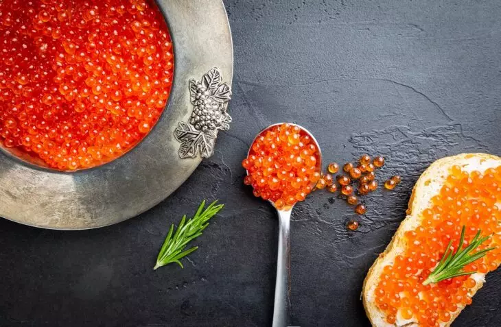 Caviar ကို မှန်ကန်စွာ စားသုံးနည်း - 2022 လမ်းညွှန် 3690_1