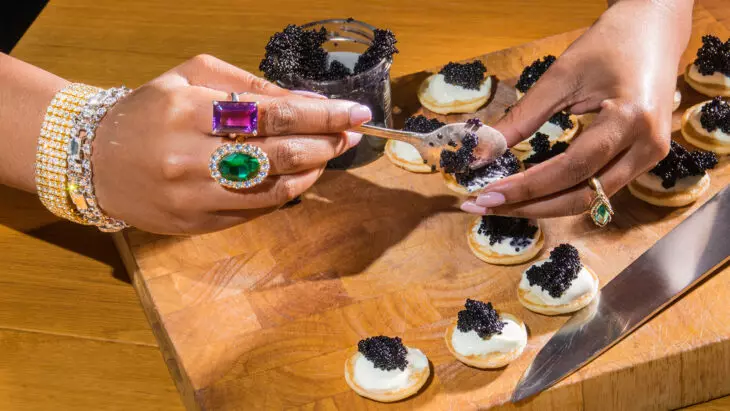 Hvordan servere og spise kaviar riktig - 2022-veiledning 3690_2