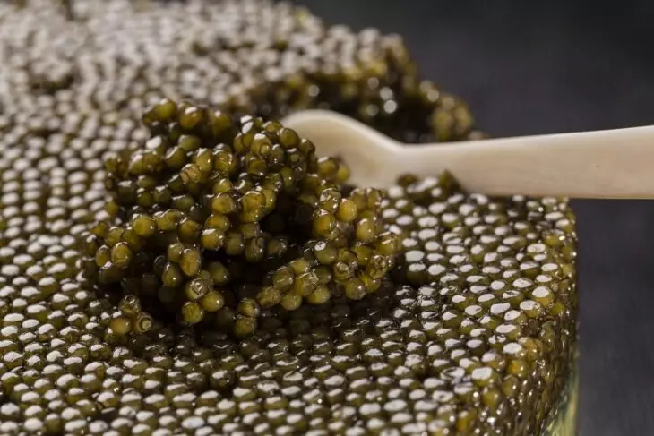 Hvordan servere og spise kaviar riktig - 2022-veiledning 3690_3