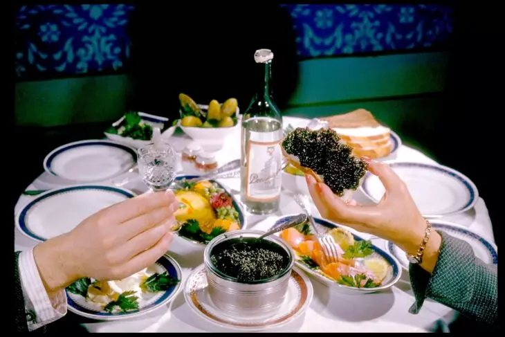 Hvordan servere og spise kaviar riktig - 2022-veiledning 3690_5