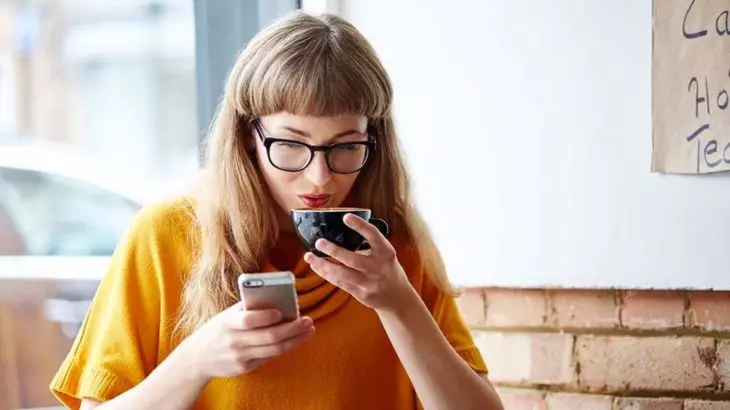 Girl Talk: Partnerinizin E-postasını ve Telefonunu Kontrol Etmek Neden Akıllı Değildir? 37108_1
