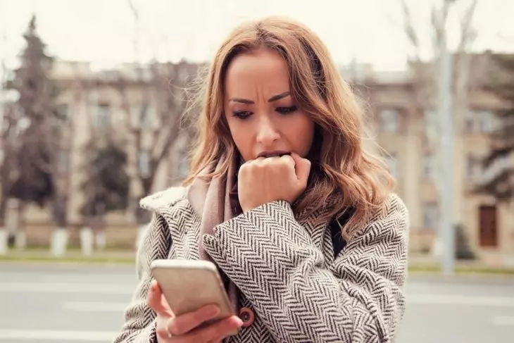 Girl Talk: Partnerinizin E-postasını ve Telefonunu Kontrol Etmek Neden Akıllı Değildir? 37108_3
