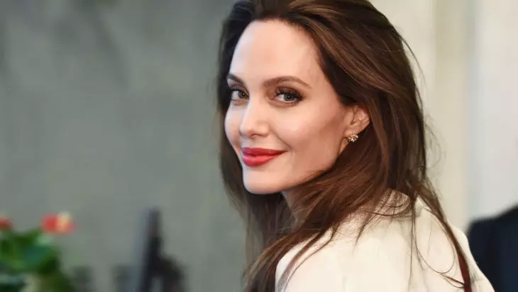 Är det sant att Angelina Jolie avvisade Celine Dion? 37427_1