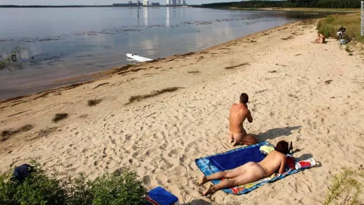 Razgovor s djevojkom: Odlazak na Nudističku plažu učinio mi je da se osjećam malo bolje u životu 37533_3